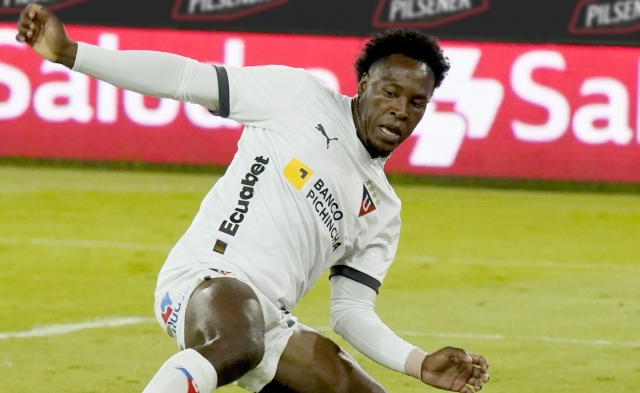 Johan Julio volvió a jugar luego de 51 días y lo hizo como titular con ...