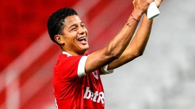 ¡Anthony Valencia, promesa de 19 años de Ecuador, debutó en la 1ra ...